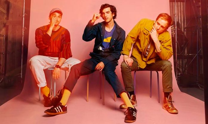 half•alive mostra videoclipe energético e simples de "Still Feel."